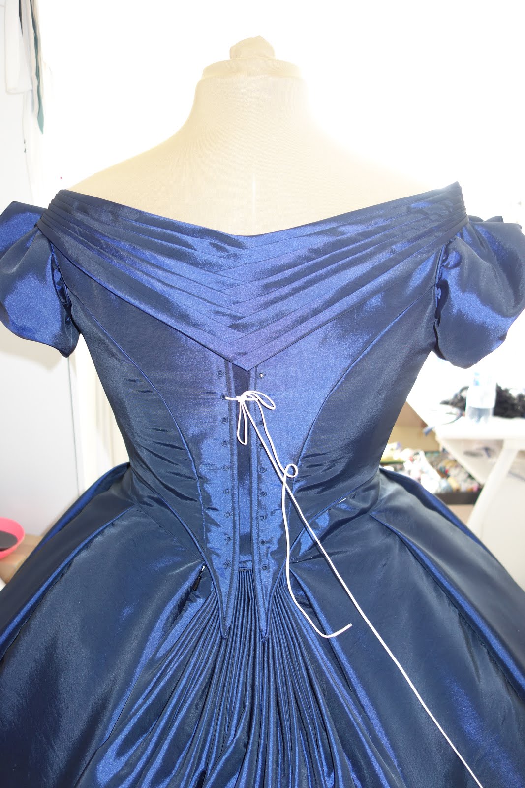 Zeitenzauberin: Pleat the pleats!