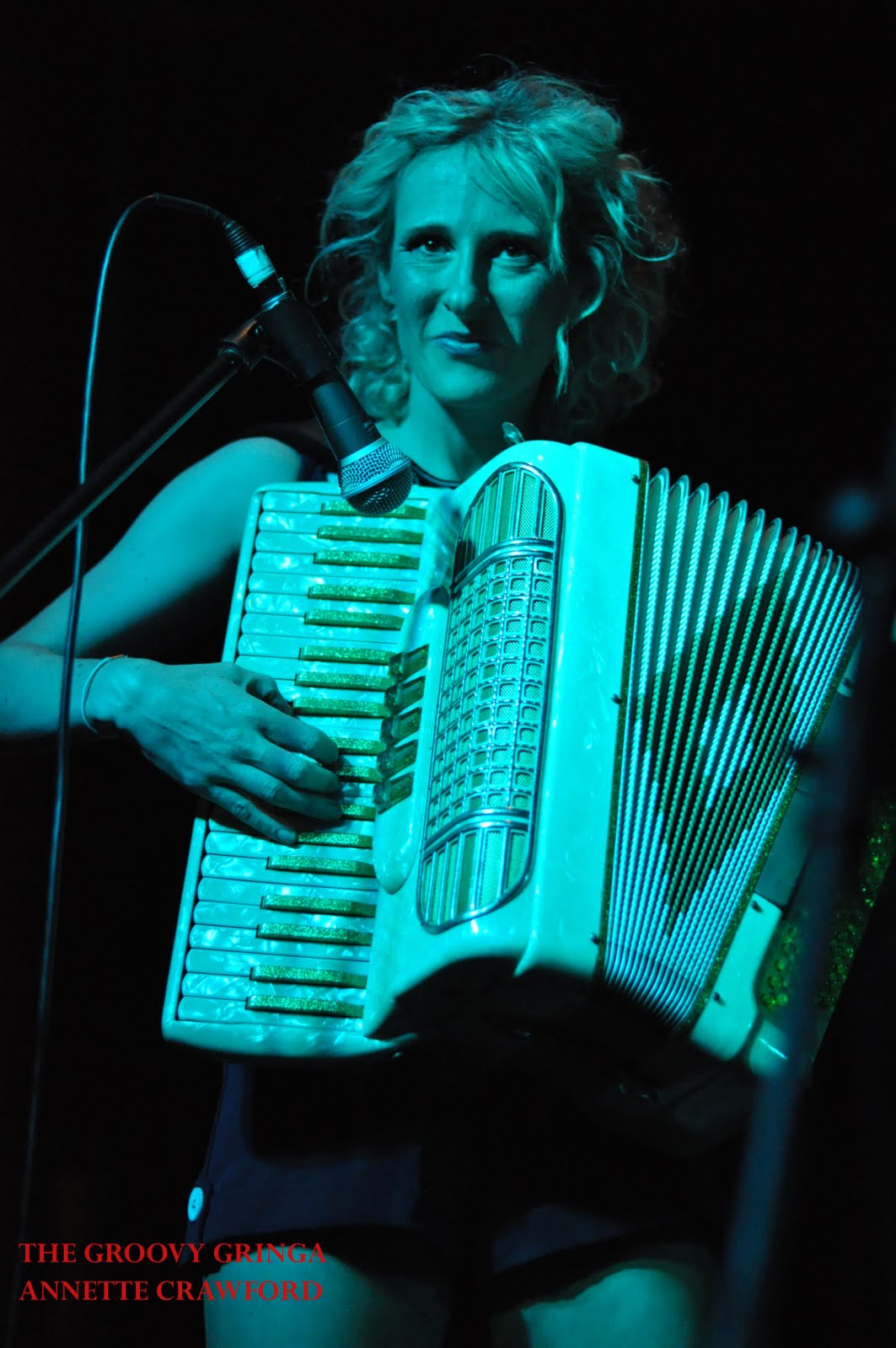 THIS DAME HAD A SWELL TIME