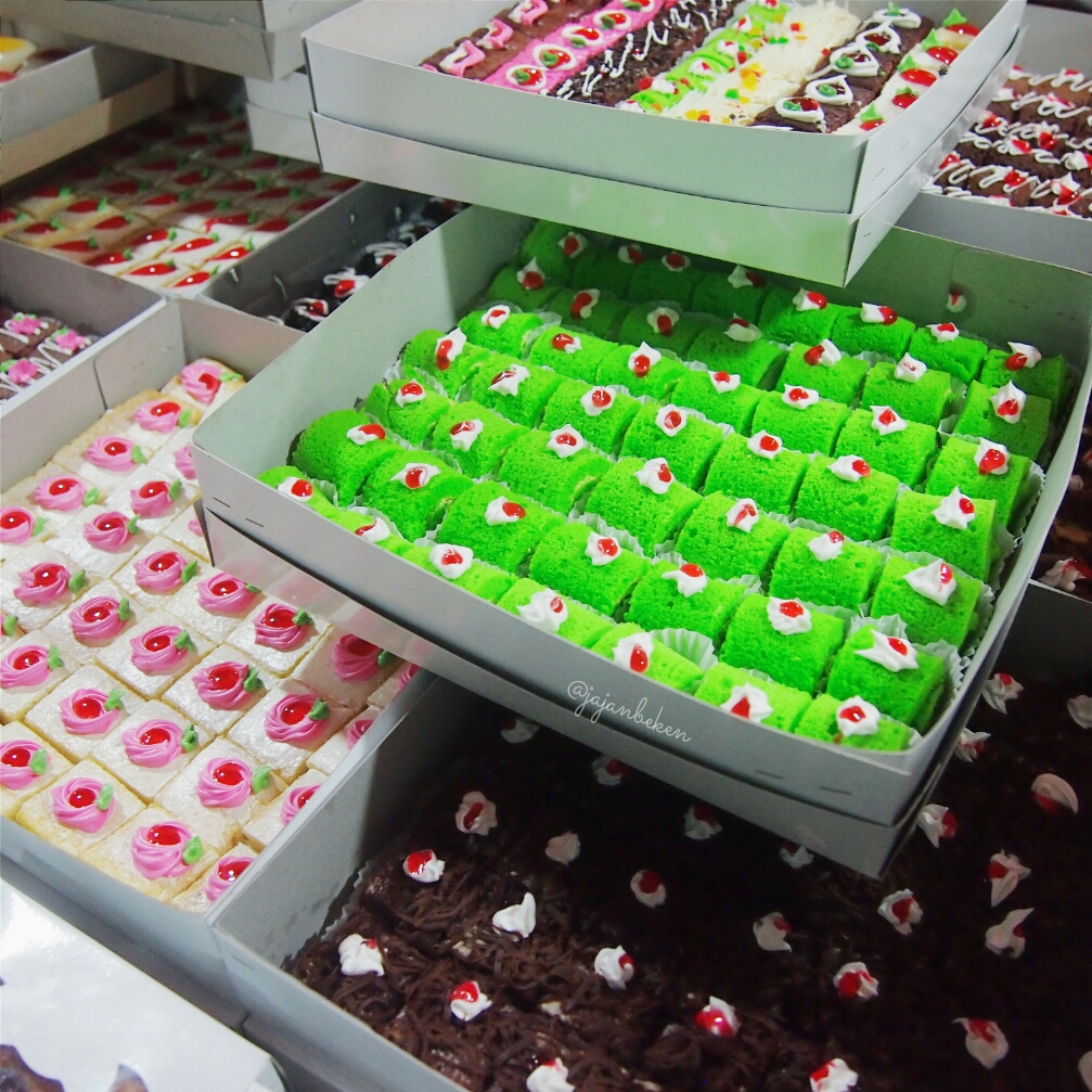 JAJAN BEKEN: 5 JENIS KUE DI PASAR KUE SUBUH SENEN