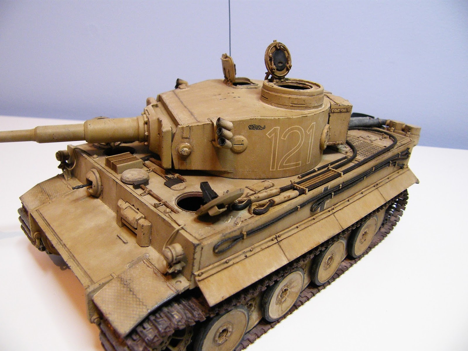 Blue Bear's Scale Models: Tamiya 1/35 Tiger I - Afrika Korps