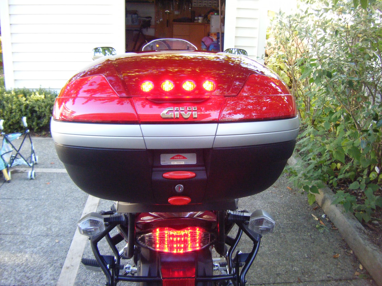 Bandit 1250 and BMW R1200GS LC mods: Fitting LED high level brake light ...