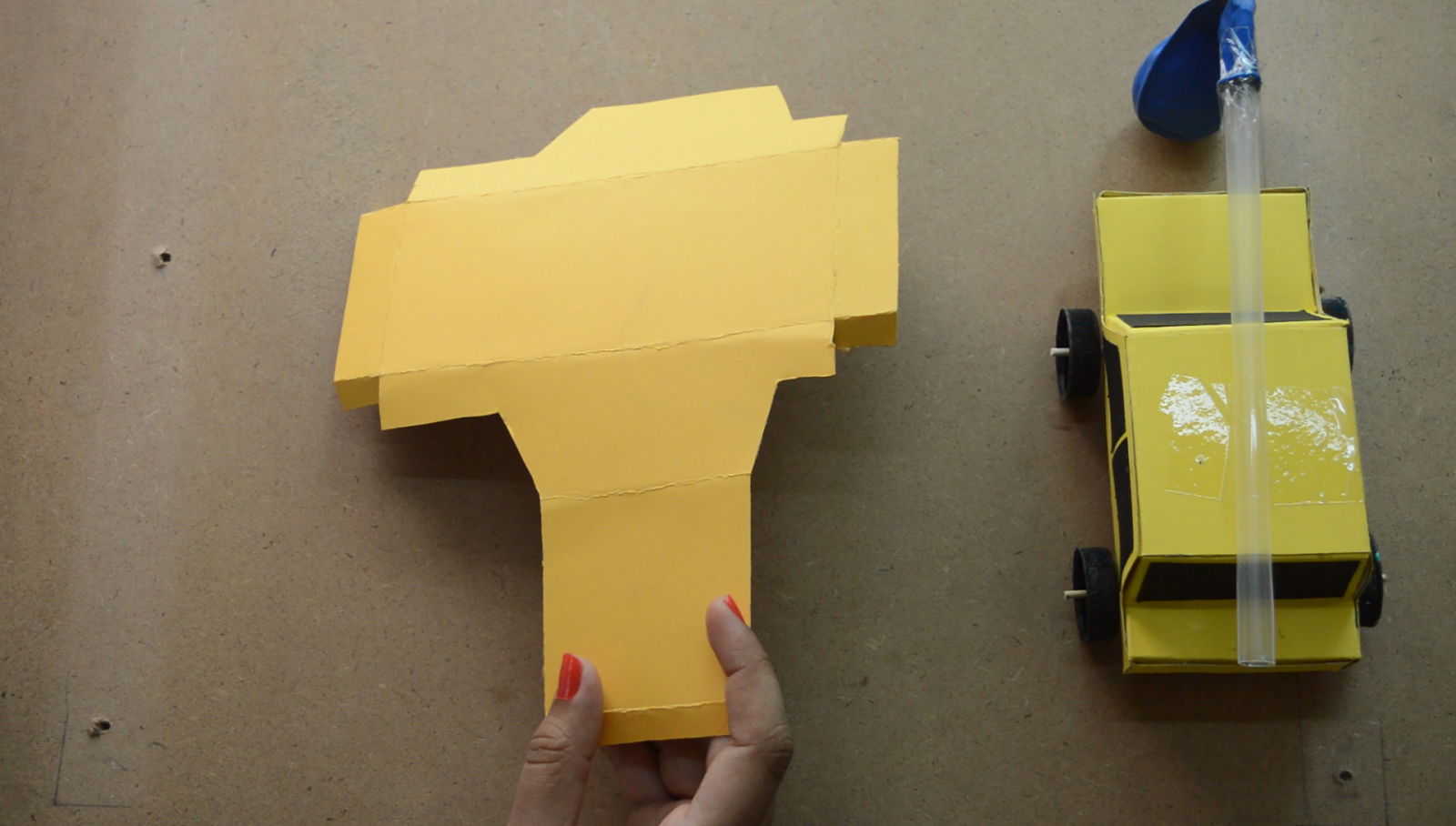 bee-a-maker: Air powered balloon car