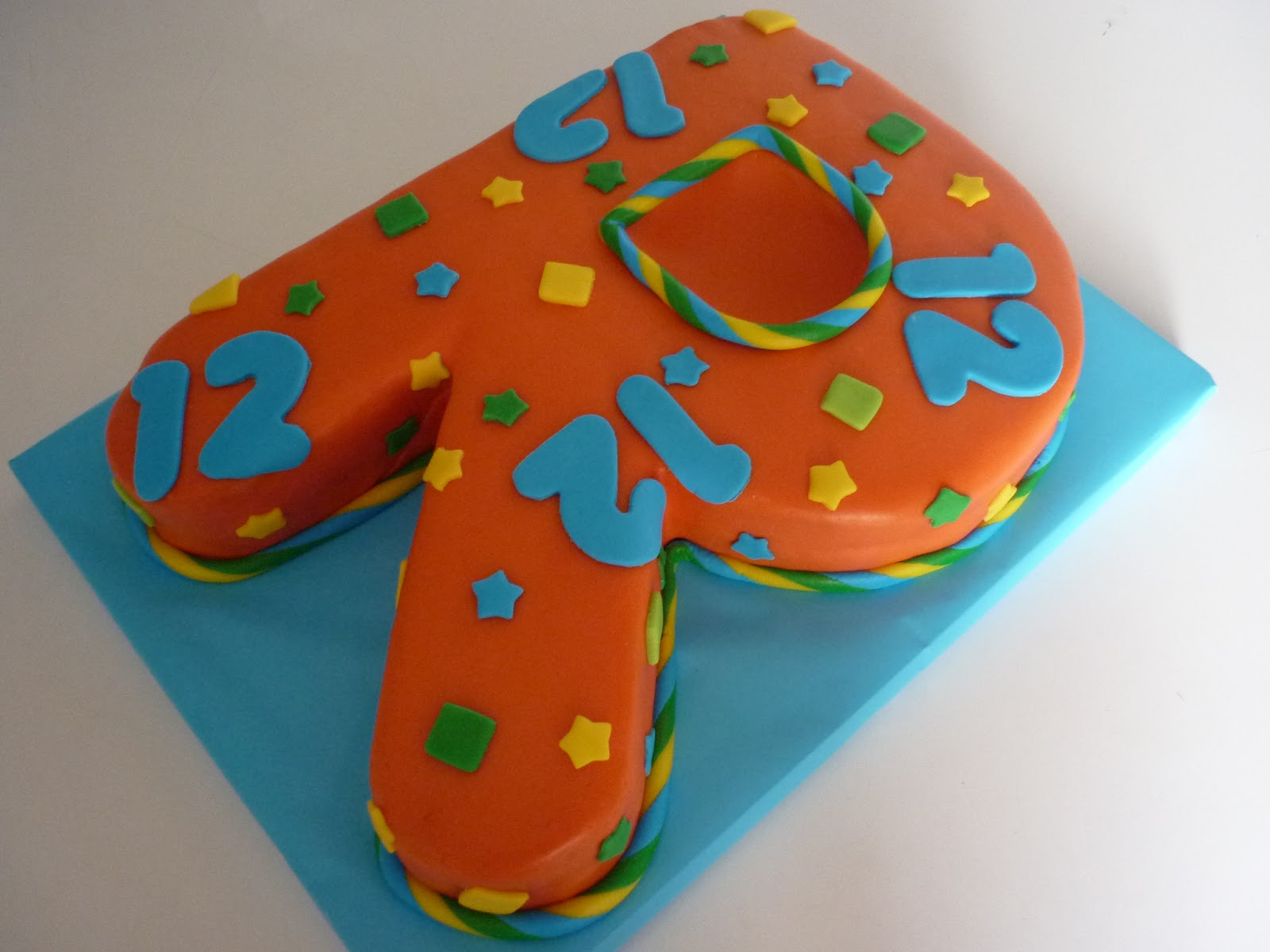 IdeiasDocinhas: Bolo Letra R