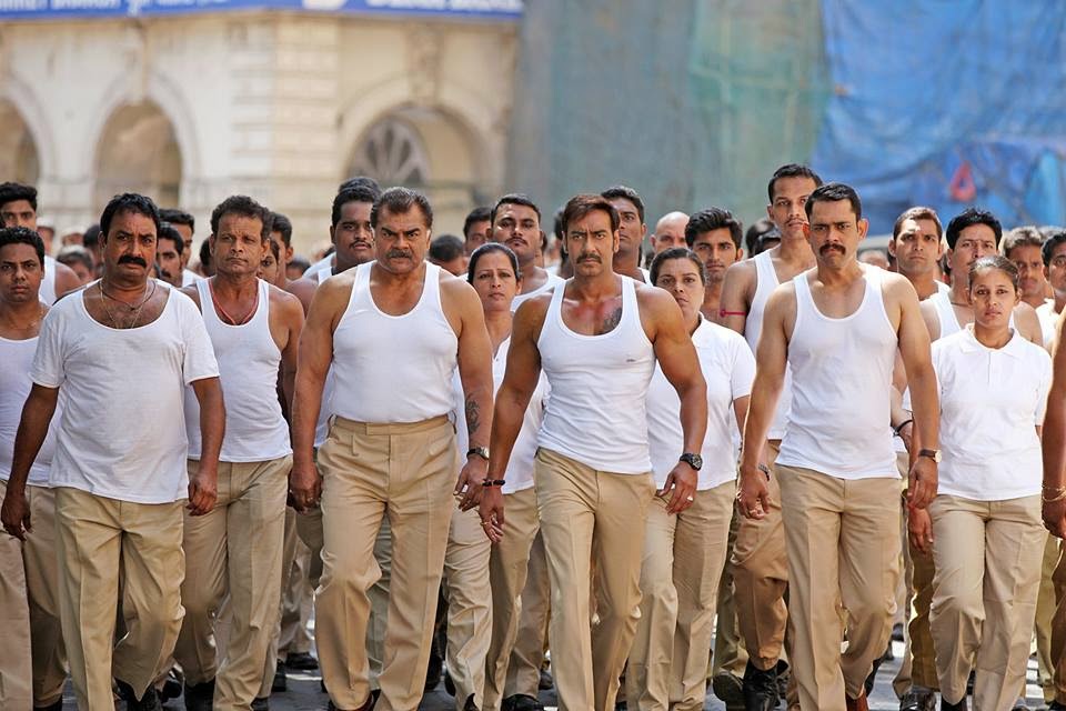 Fenil and Bollywood: Movie Review: SINGHAM RETURNS by FENIL SETA