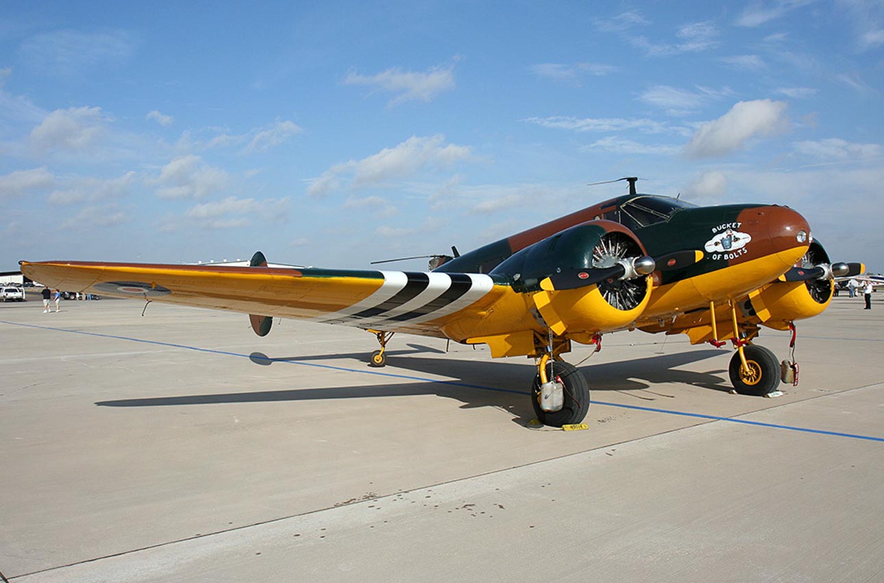 nhungdoicanh: Beechcraft 18 Twin Beech