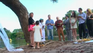 MAN MARRIES A TREE IN BUENOS ARIES ARGENTINA.(PHOTO & VIDEO) | NAIJA ...