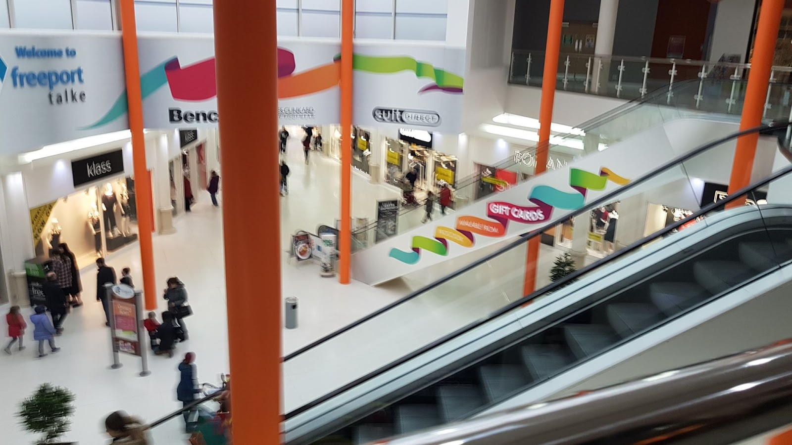 Porsche-noir: Freeport Talke, Stoke-on-Trent