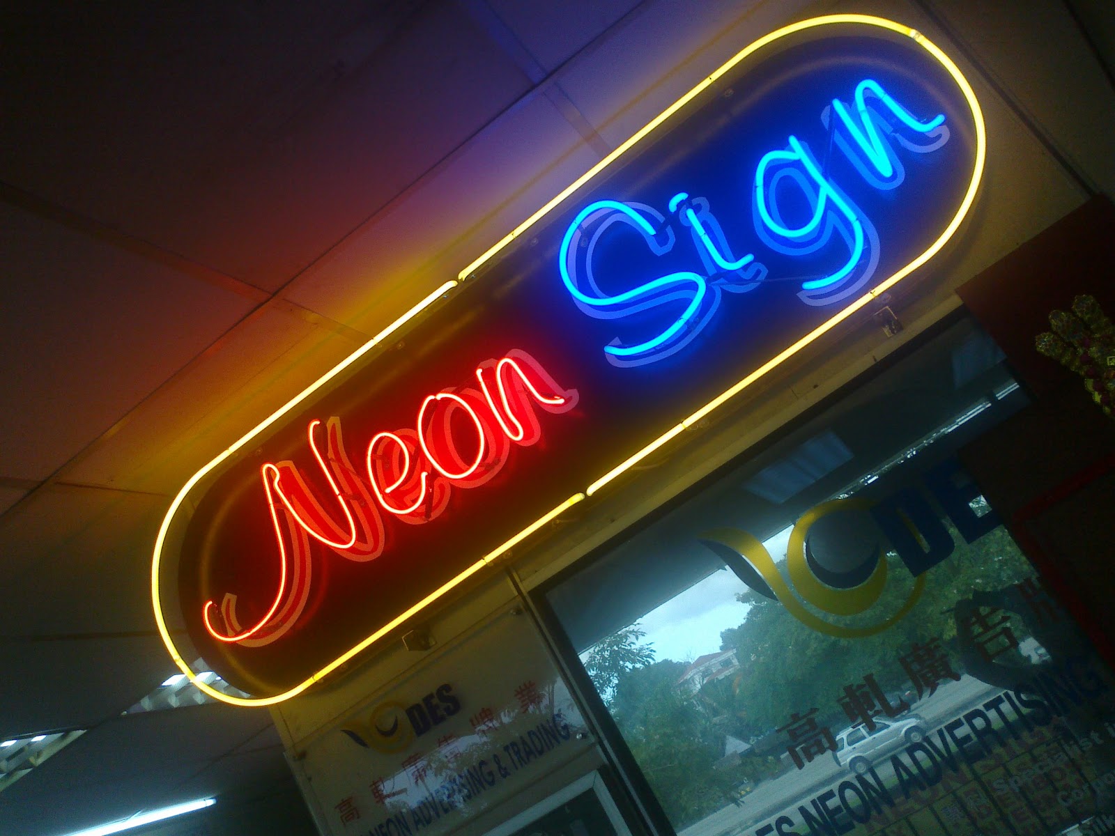 DES NEON ADVERTISING: MATERIAL SAMPLE