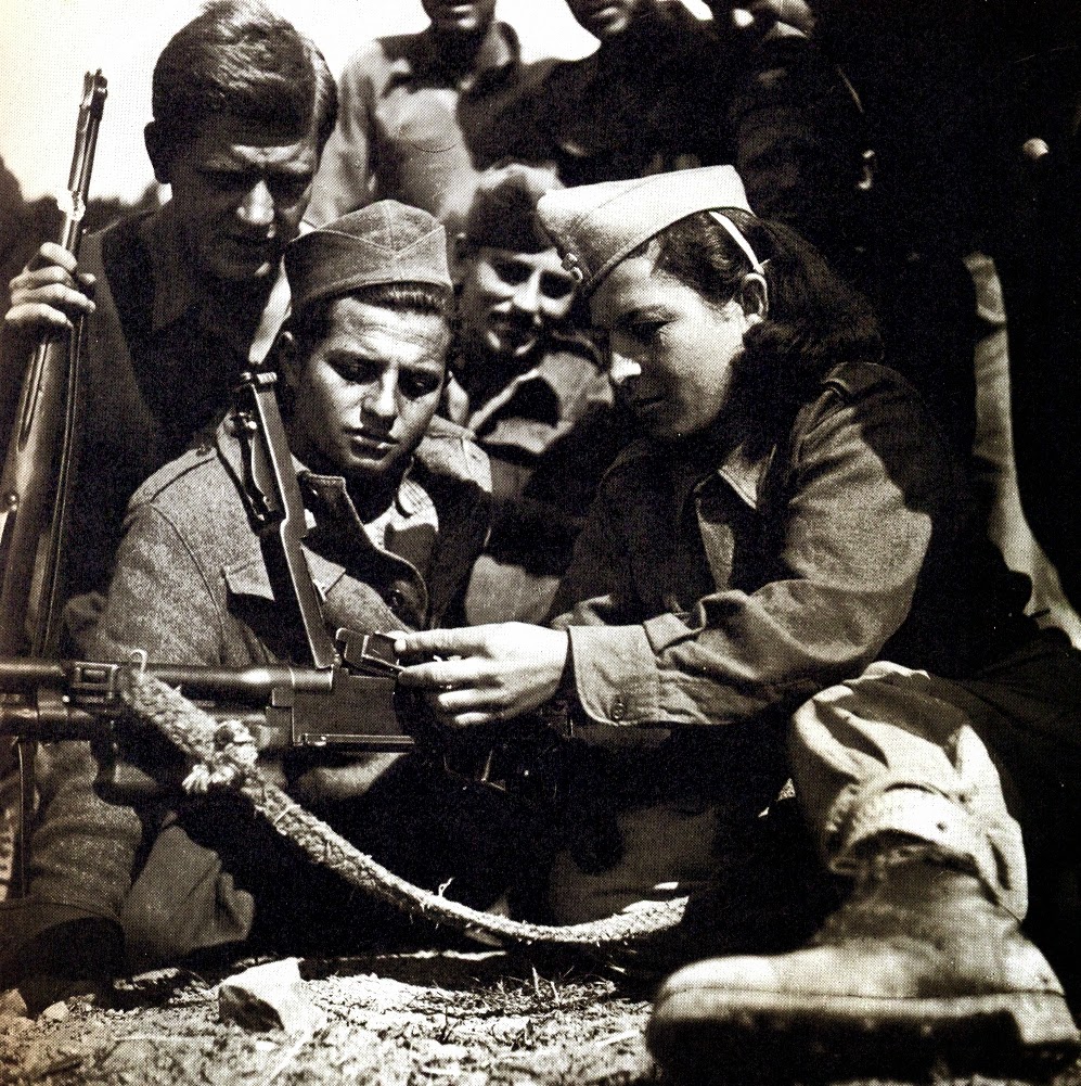 Συγκλονιστικές Φωτογραφίες της Αντίστασης από τον φακό του Σπύρου ...