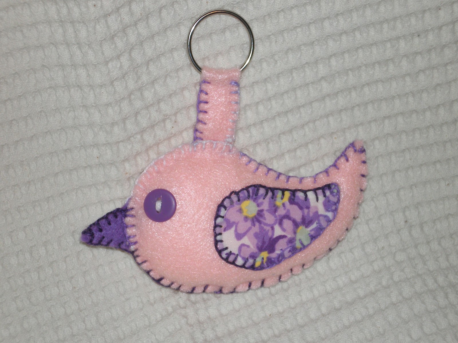 CRAF-T BEE: FELT KEYCHAINS