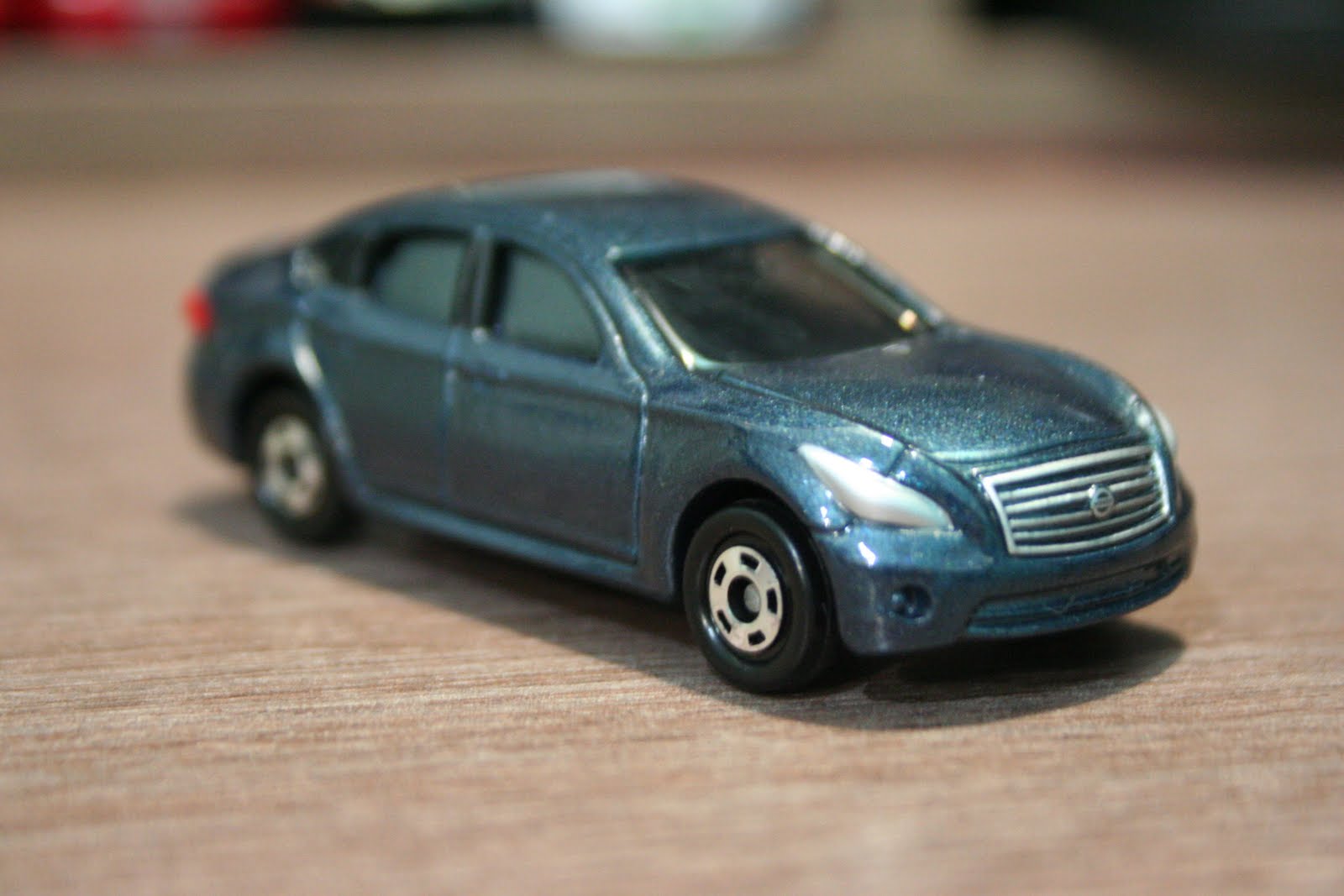 1/64 Die-cast Toy Cars....: Tomica - Nissan Fuga