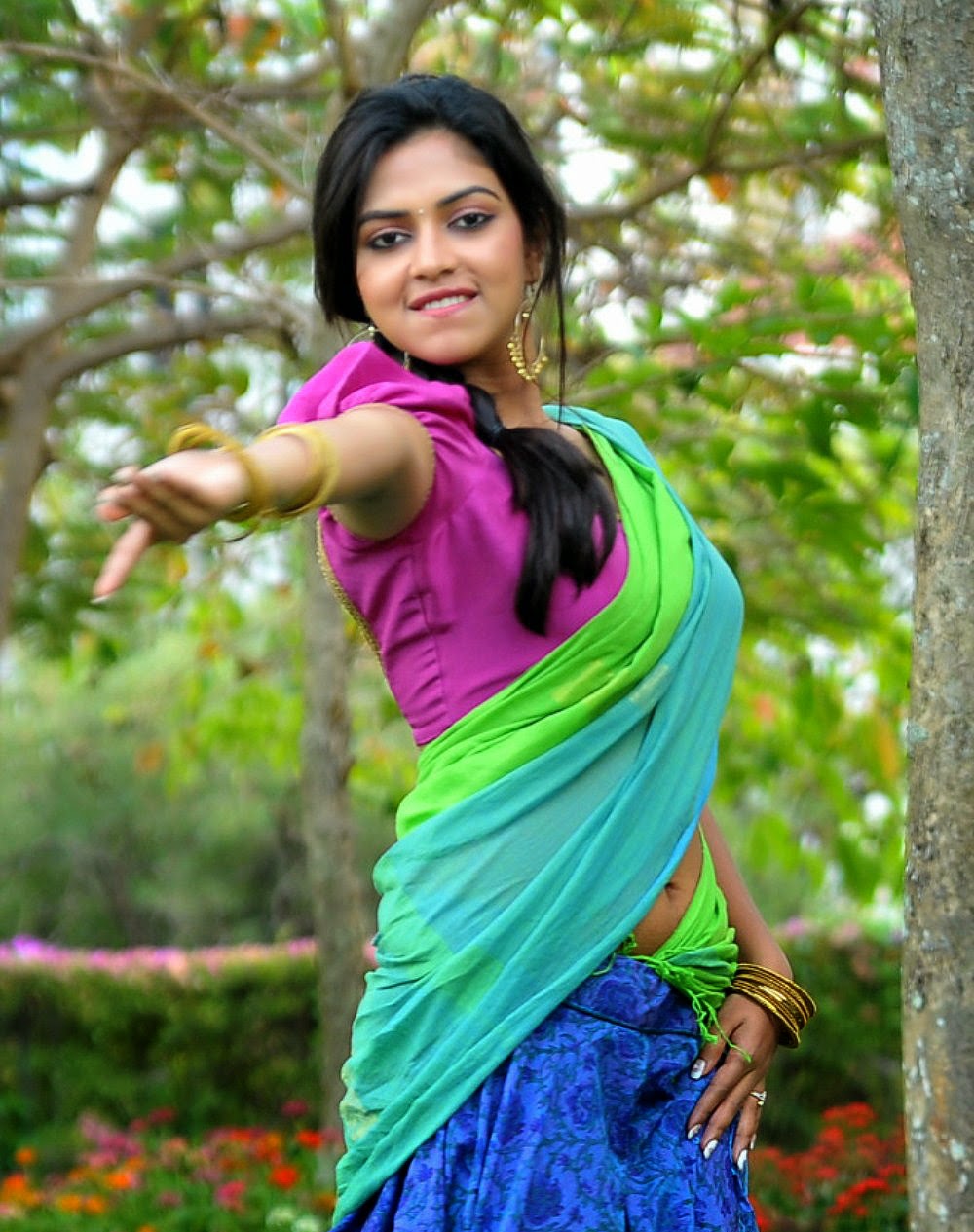 amala paul hot in saree pallu drop big boobs deep navel armpits ...