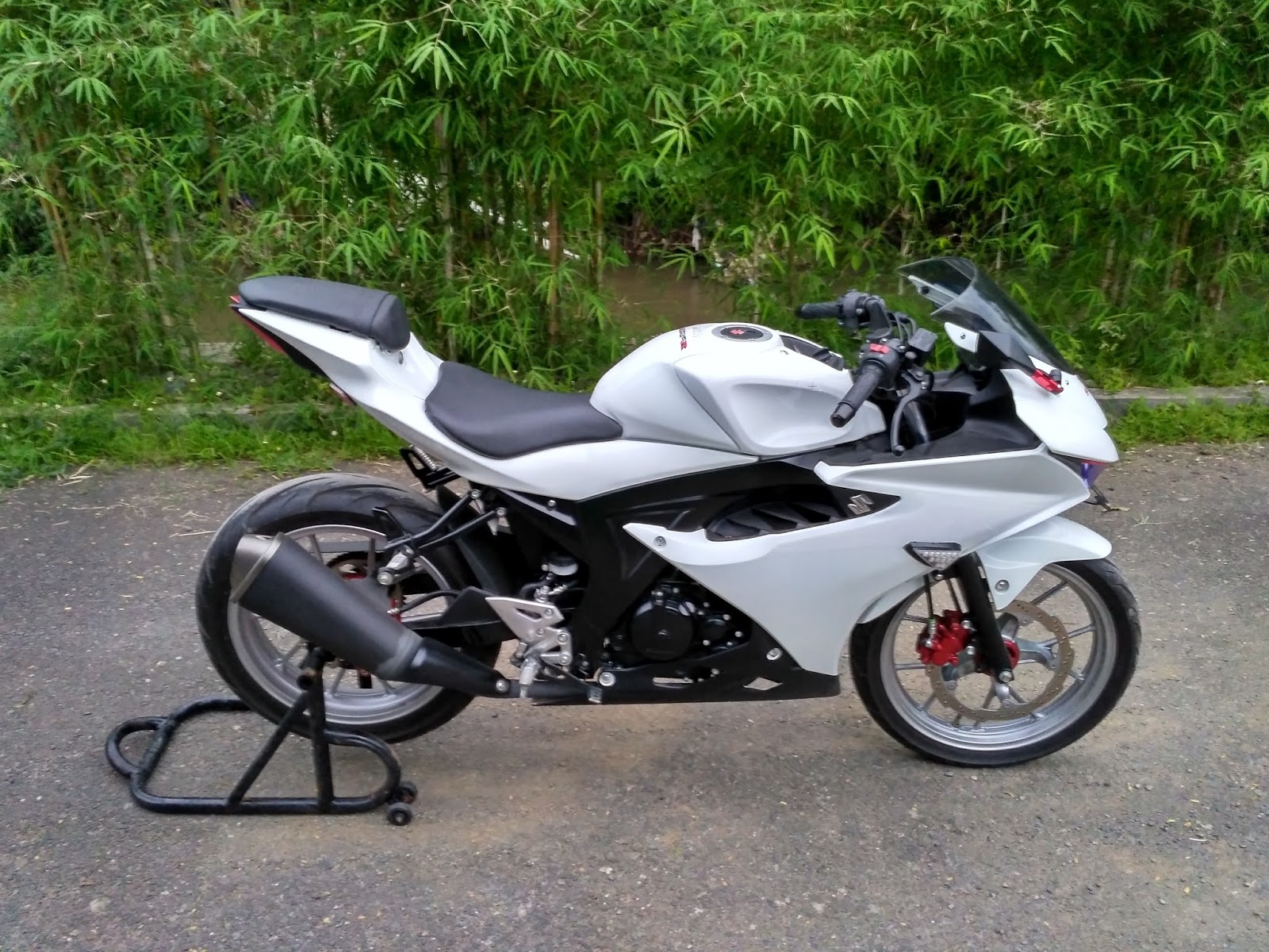 Gambar Modifikasi Suzuki Gsx R150 Velg Jari Jari | Wacana Modif Motor