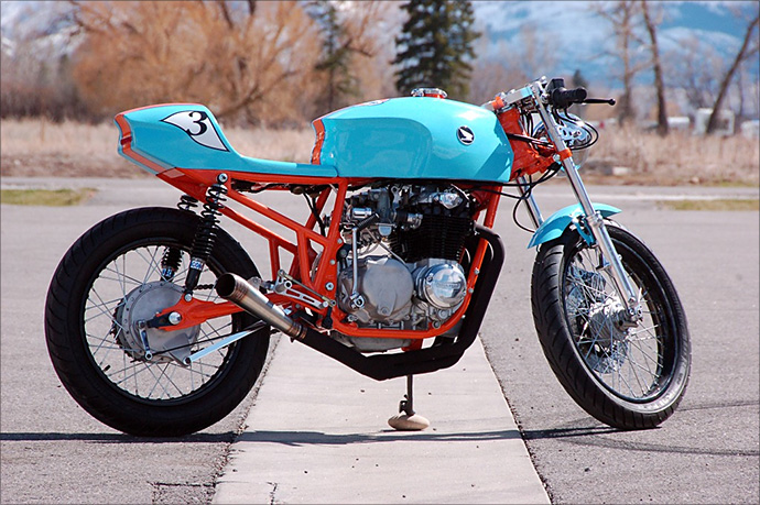 Mind the gap your majesty: Turquoise Motorcycles!