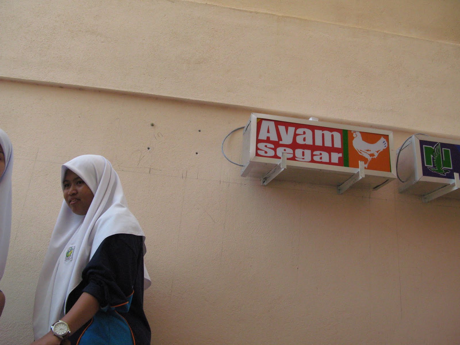 Seni Reka Tanda SMKSI: Pemasangan papan tanda