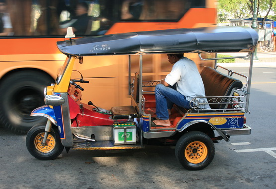 W Tajlandii i Indonezji: Auto riksza.