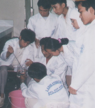 Kesehatan Lingkungan Purwokerto: PRAKTEK LABORATORIUM KESLING