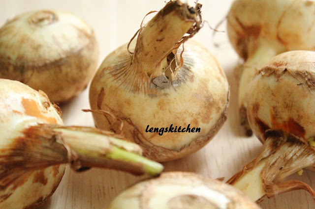 Kitchen Chaos: Ngaku (Arrowhead) Chips 炸芽菇饼 - Chinese New Year Series
