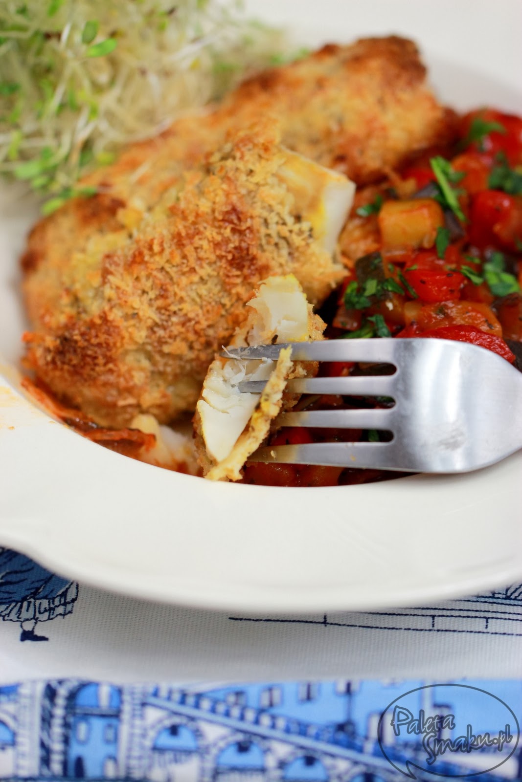 Paleta Smaku: Pieczony w panko filet z mintaja podany na ratatui