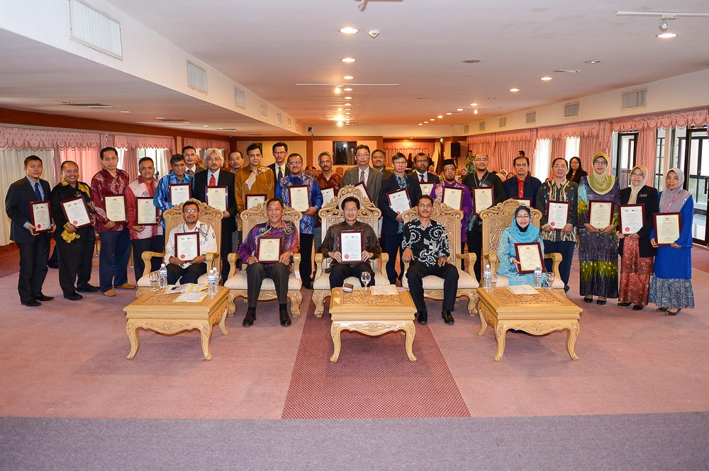 JABATAN PENDAFTAR. UNIVERSITI MALAYSIA SABAH: 43 Pegawai Pengelas ...