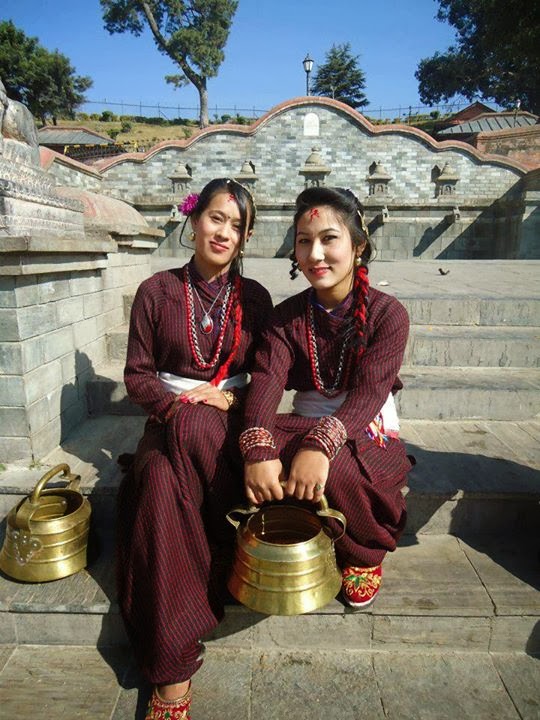 Newa Mirror: Newari beauty in tradational costumes