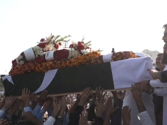 Thousands attend Junaid Jamshed’s funeral prayers December 15, 2016 ...