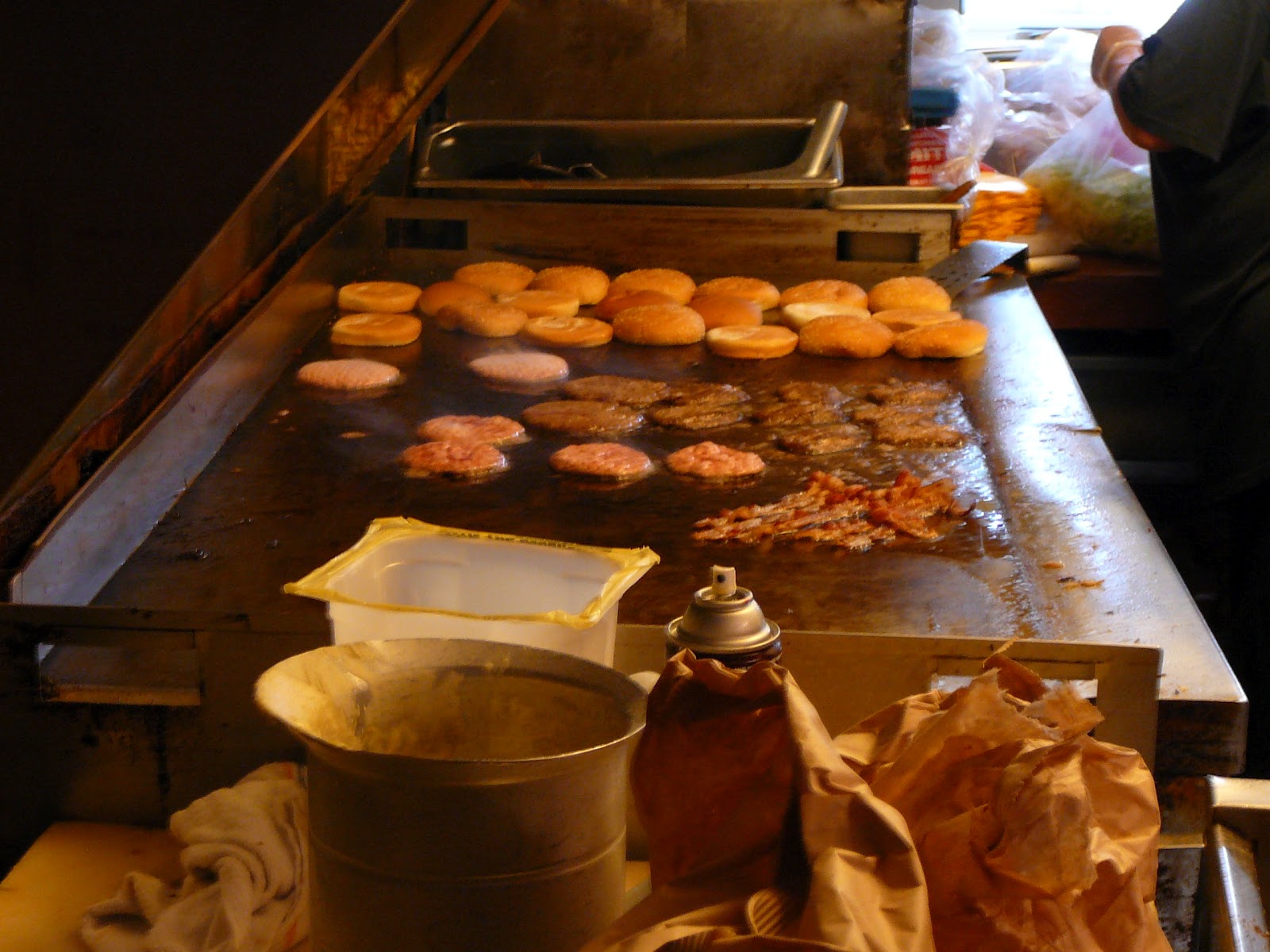 Bill Cianci's (Mostly) Burger Reviews: Dizzy Whizz Drive-In: Double ...