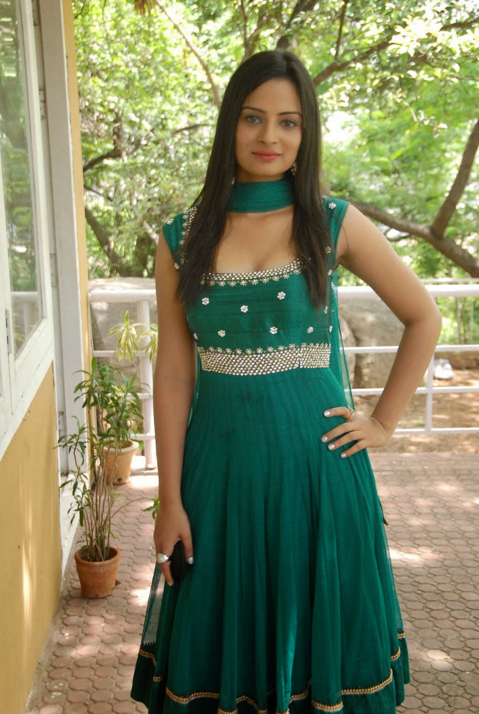 Bollywood Actresses Pictures Photos Images: Telugu Actress Anuhya Reddy ...