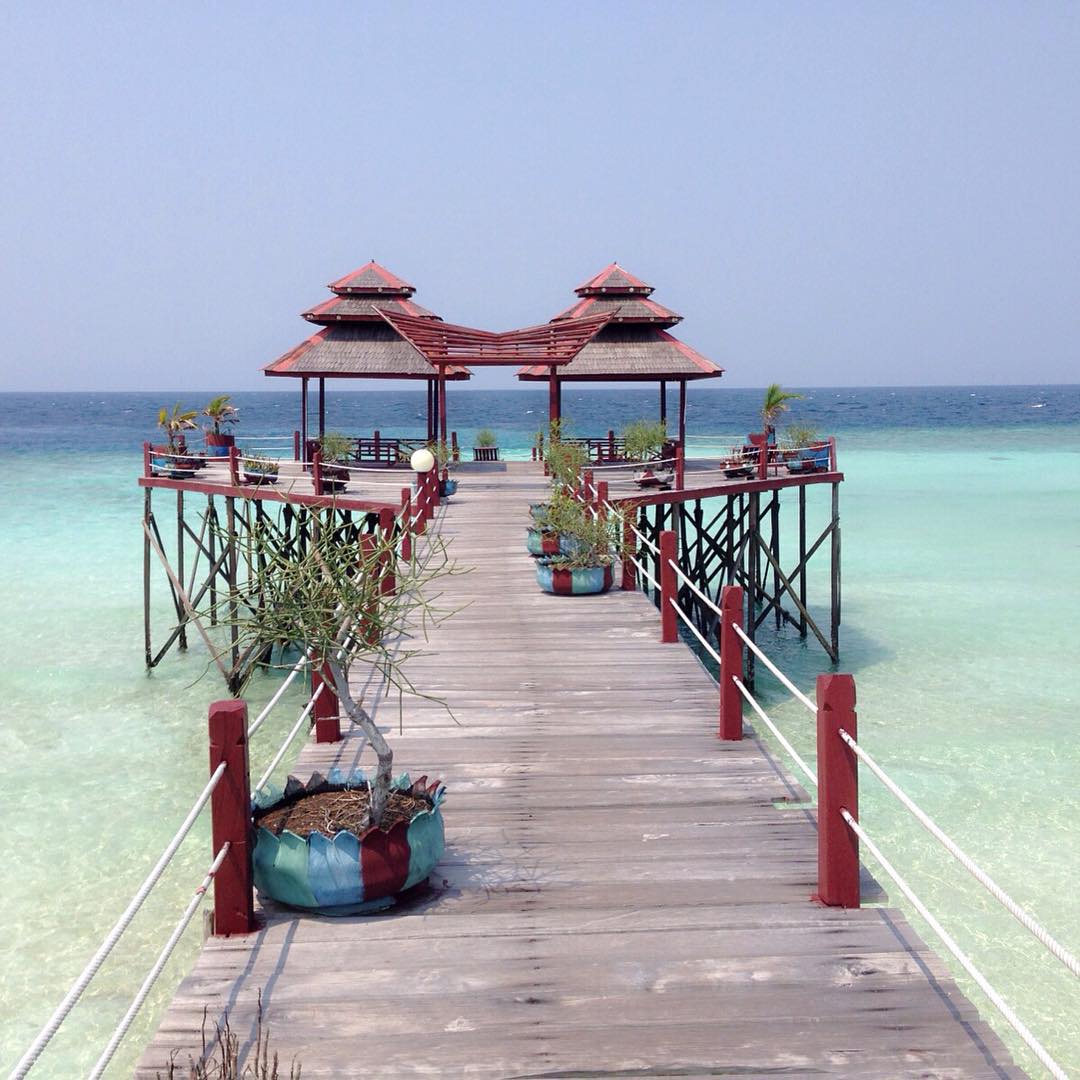 MOLYNANST: Maratua Island The Blue Jewel