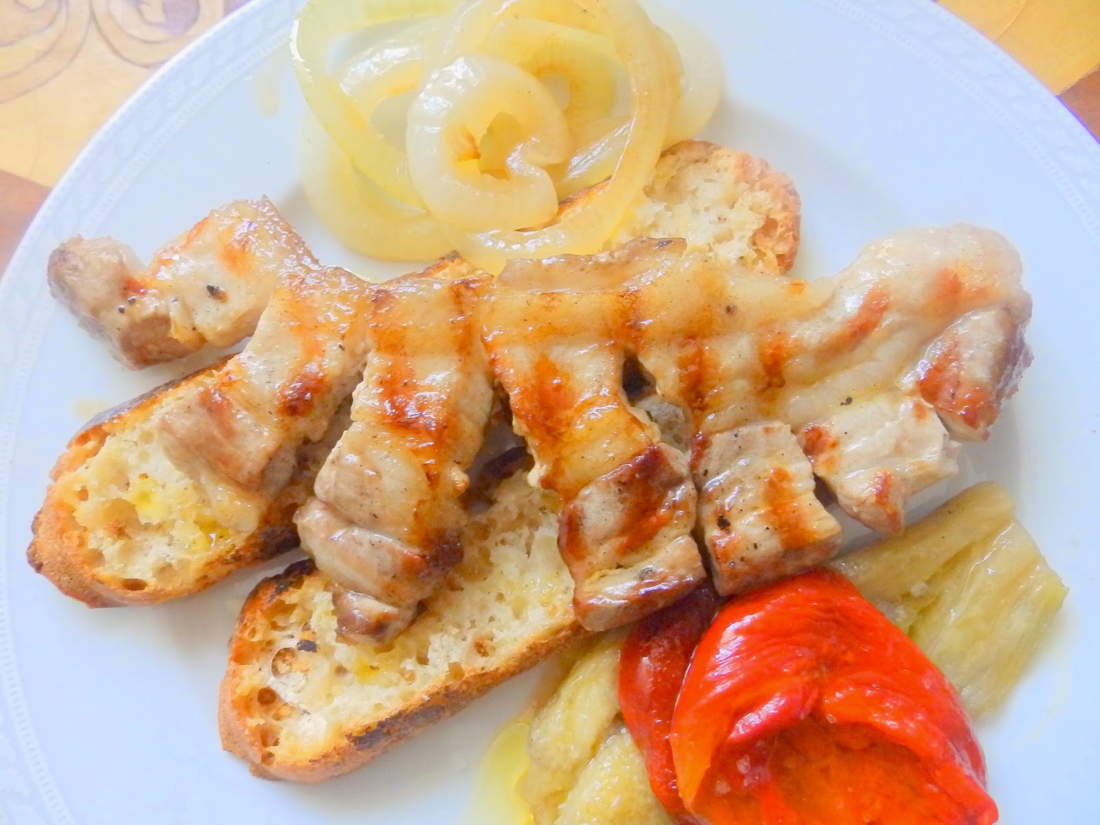 Pa de vidre amb cansalada i escalivada