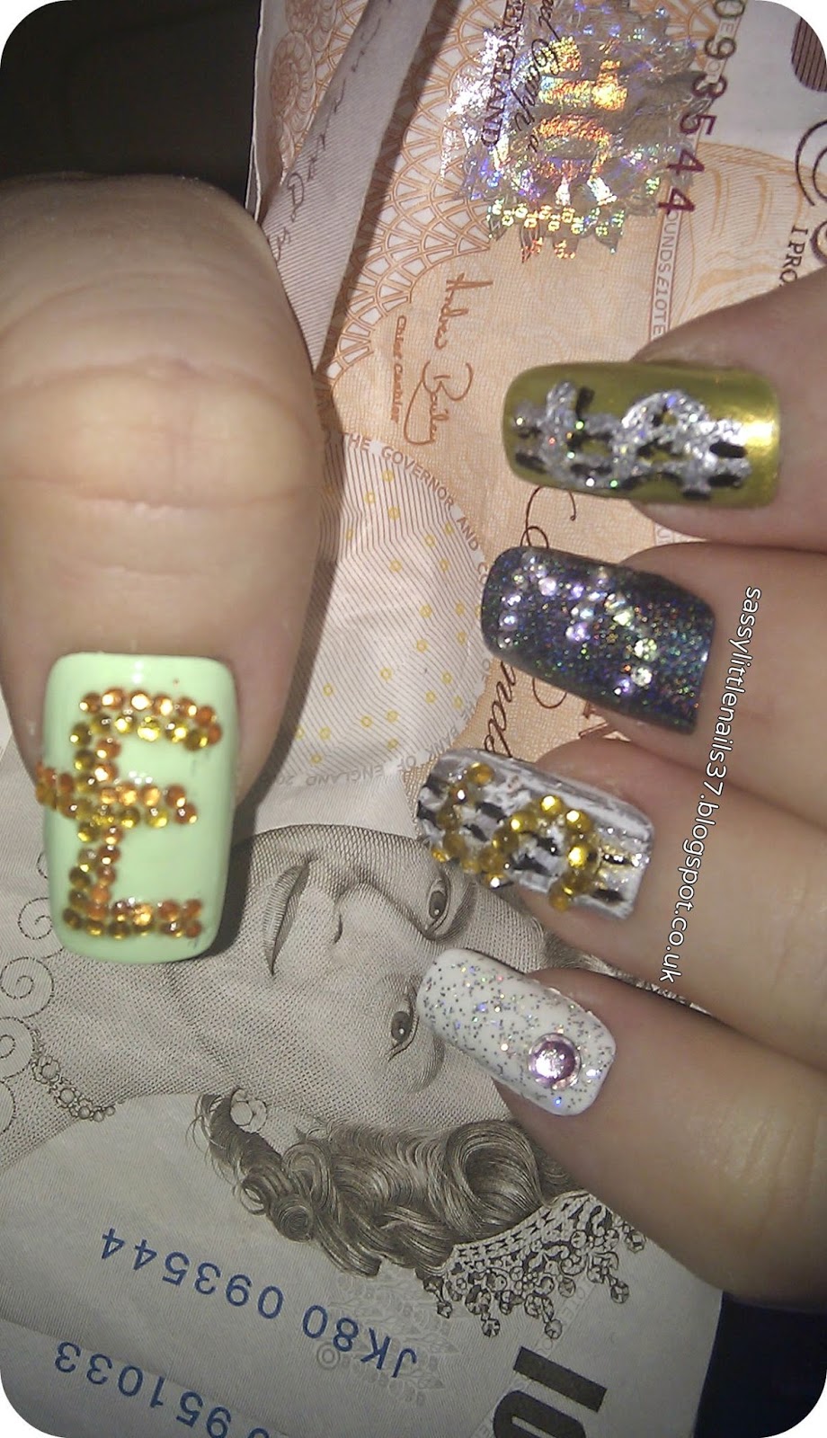 SassyLittleNails: £&$ signs nails