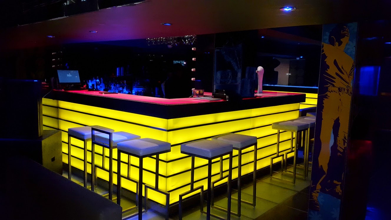 Grubzon - A Gourmet Voyage: 4Play Bar & Lounge - Khar West, Mumbai