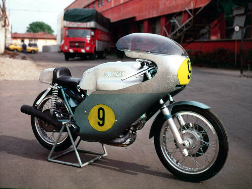 BSA BITS SCRAPS AND ALLSORTS: ducati 500cc gp twin at the factory