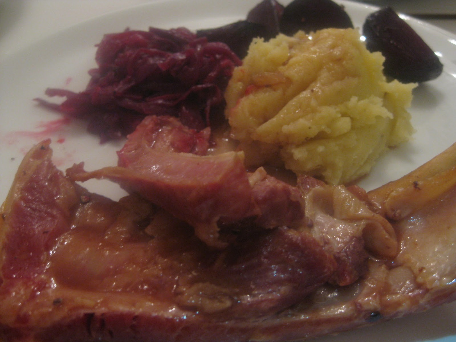 Food and Biscuits: Awesome Slow Cooked Bacon Ribs, Mashed Potato, Red ...