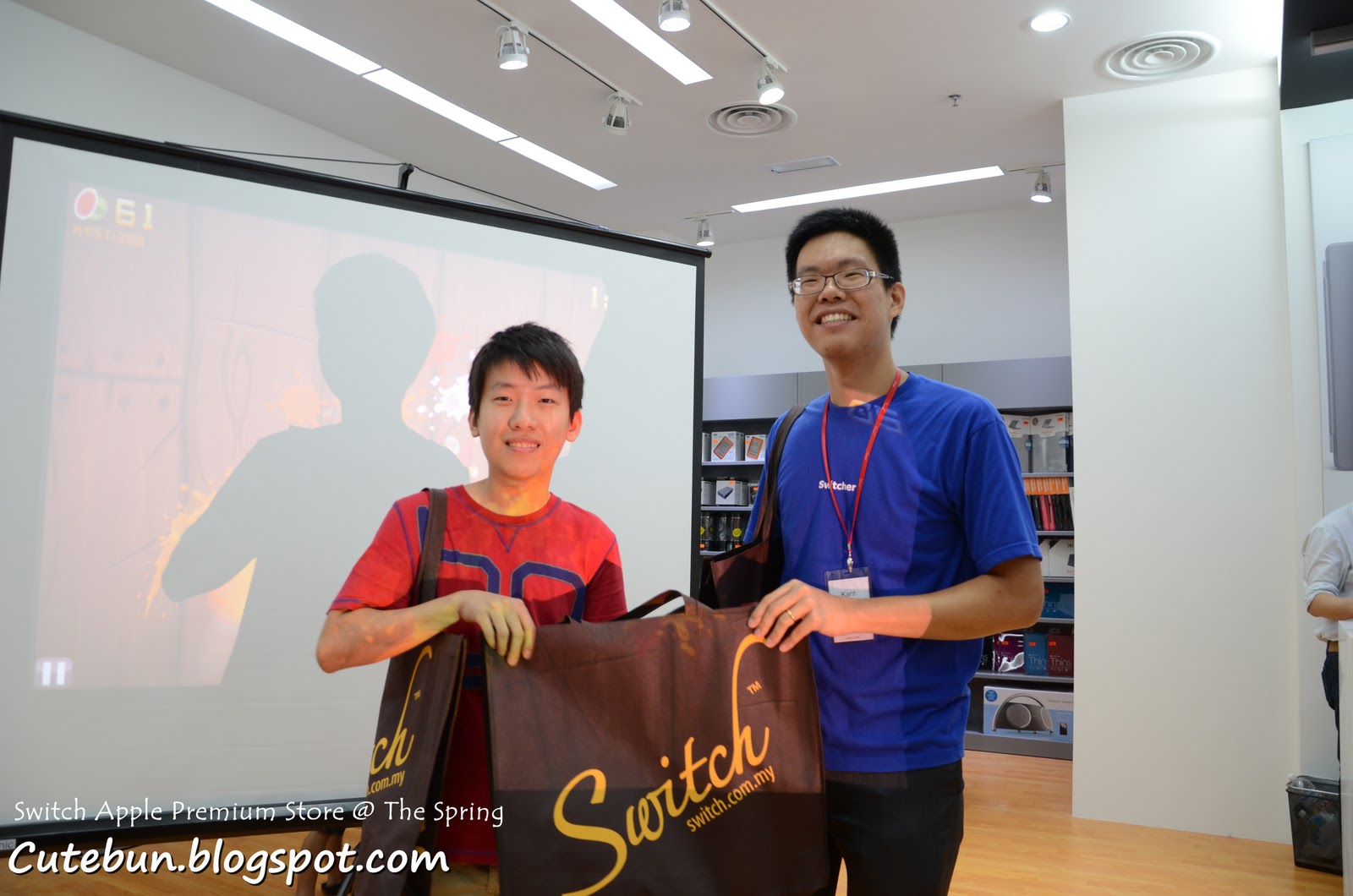 Switch Apple Premium Store now @ The Spring Kuching!