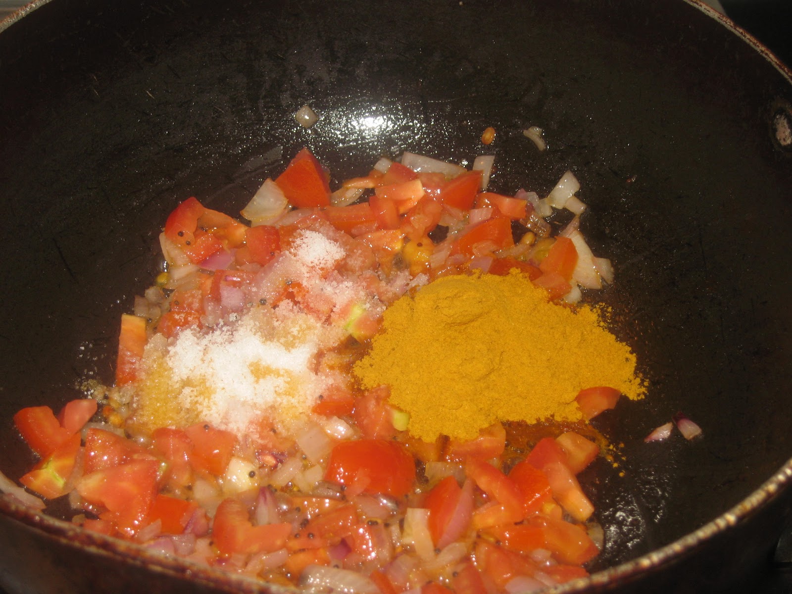 Vidhas Kitchen: KOTHU IDLI - A LEFT OVER MAGIC