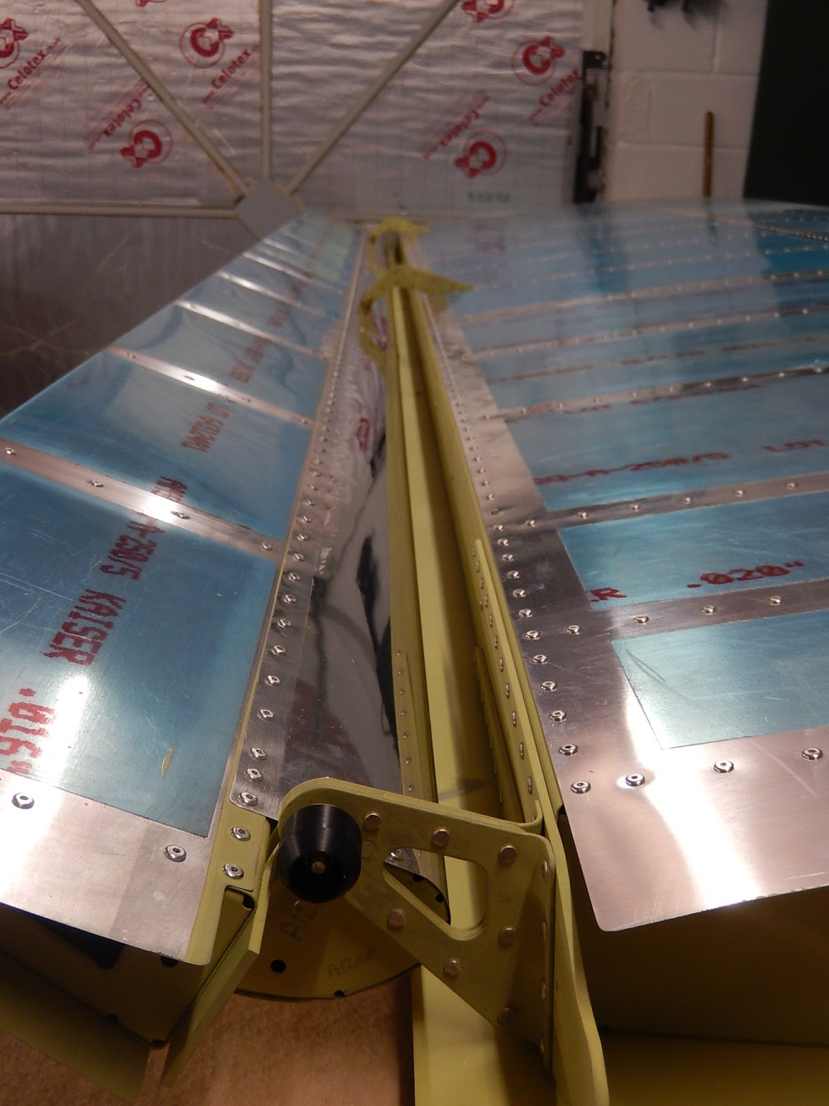Building my RV12: Completed flaperons