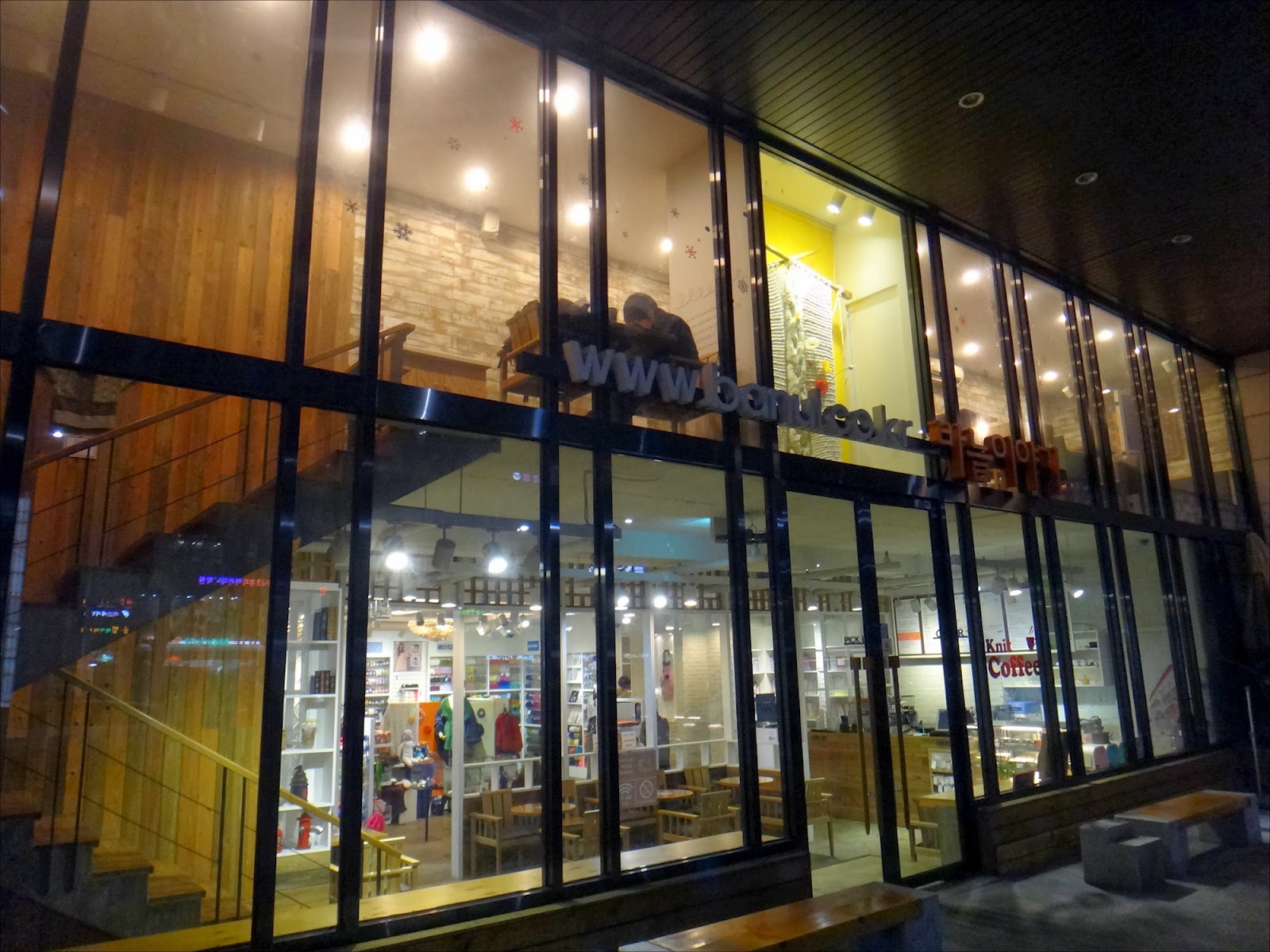 All about Hongdae in Korea: Knitting Cafe