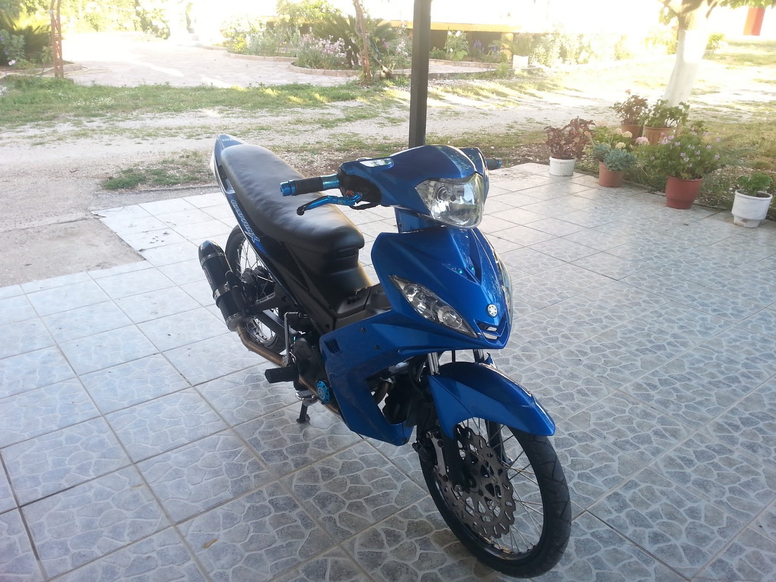 Mikrowio me dio rodes: Yamaha Crypton X