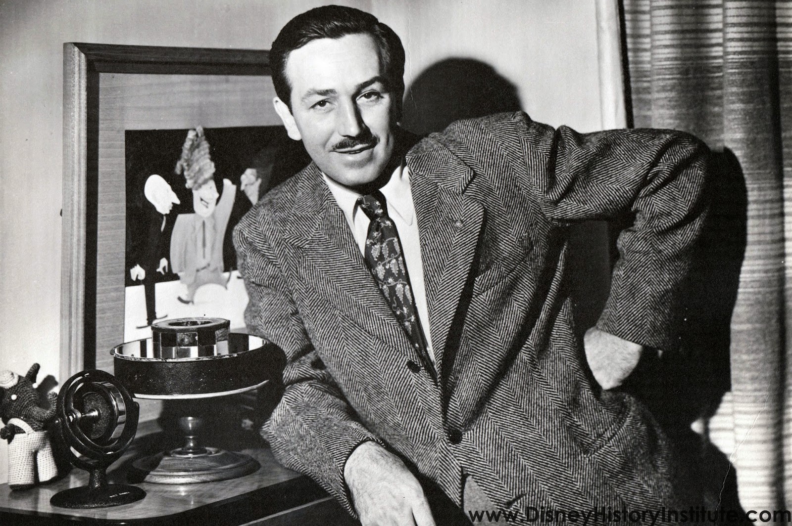 Walt Disney at emaze Presentation