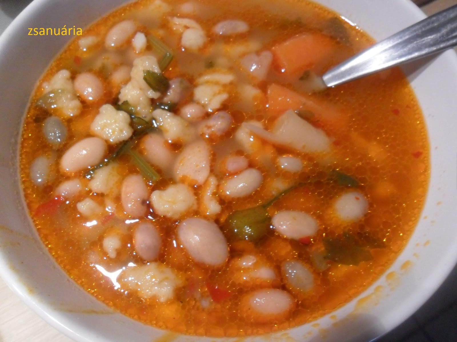 Zsanuária: Jó kis fejtett bableves... sok zöldséggel, sok csipetkével