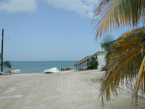 Tourism in real mexico - english version: chelem is a fishing port ...