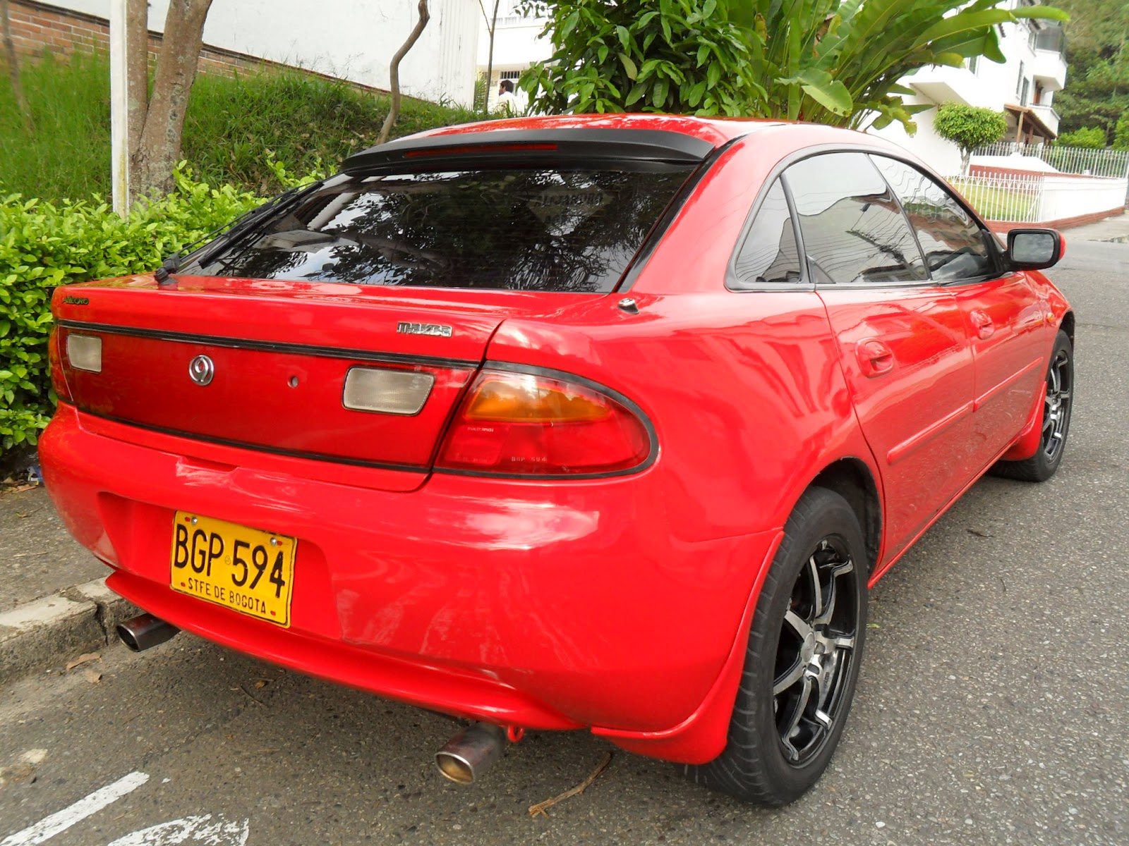 VENDO MAZDA ALEGRO COLA DE PATO ROJO