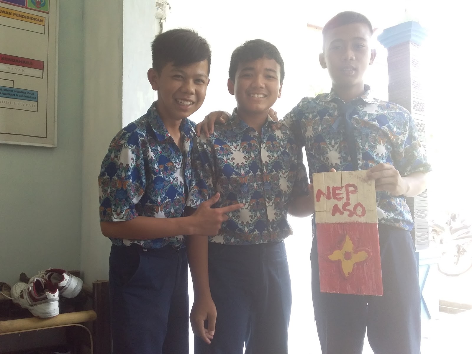 RAGAM HIAS PADA BAHAN KAYU DENGAN MENGGUNAKAN TEKNIK MEMAHAT - SBK SMP ...