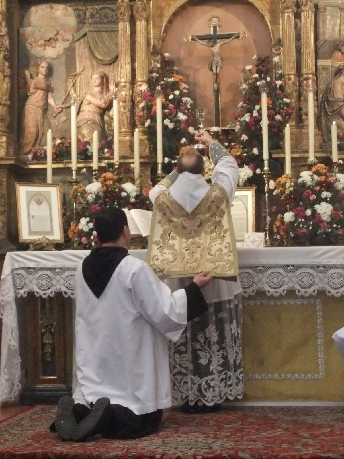CATHOLICVS: Más imágenes de la Santa Misa tradicional en los primeros ...