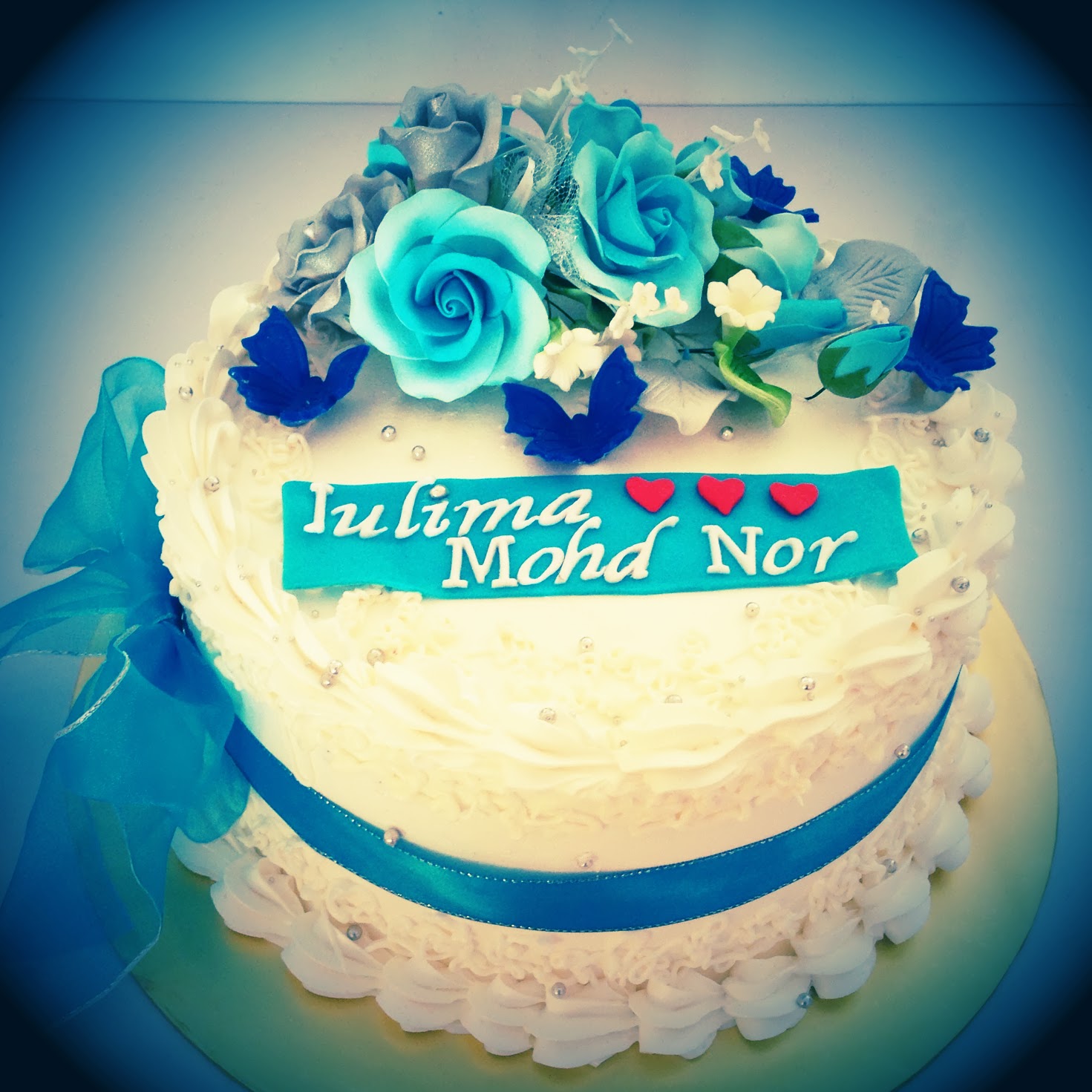 ninie cakes house: Peach and Blue Hantaran cake! Red Velvet cake!