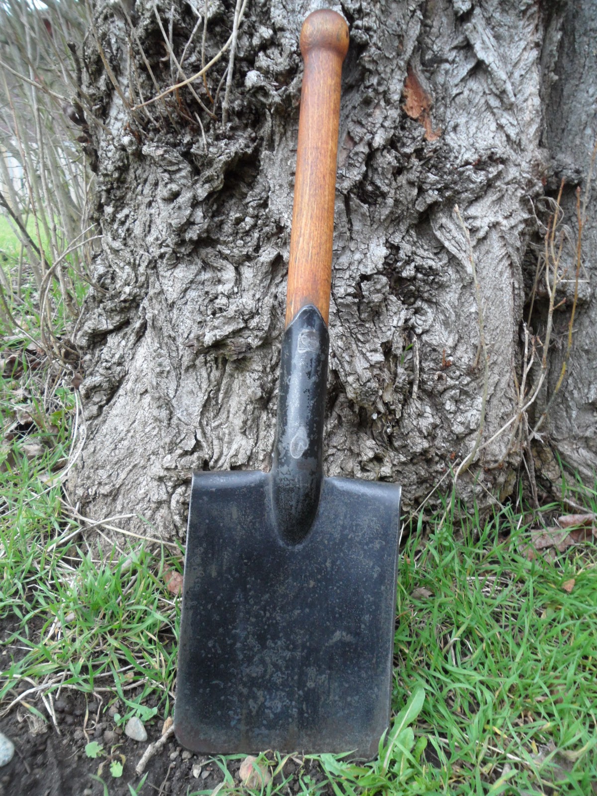 Four Bees: East German Feldspaten, Field Shovel - Spade, Early Post-War ...