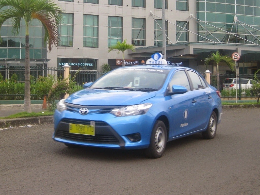 Thomas Bondan Blog: Toyota Limo, Buat Yang Mau Sedan Dengan Harga Murah