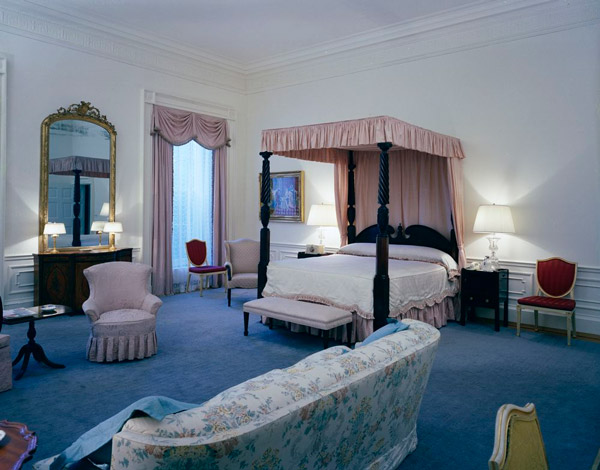 Houses and Places/ Countries.: The Queens' Bedroom/ the White House.