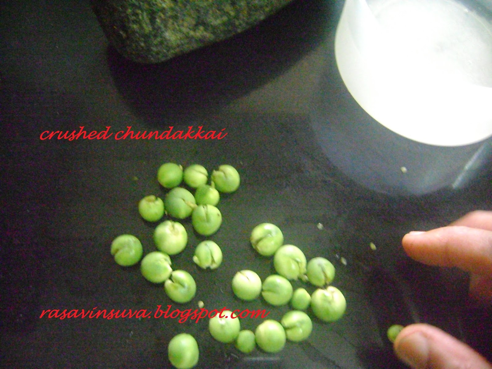 Raji Ramakrishnan : CHUNDAKKAI PORICHAKUZHAMBU (Turkey berry)